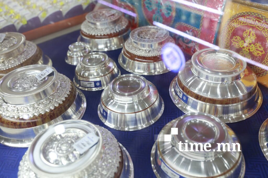 Д Цэнд Аюуш Гадаадаас оруулж ирсэн алт мөнгөн эдлэлийн 95 нь сорьцгүй байна