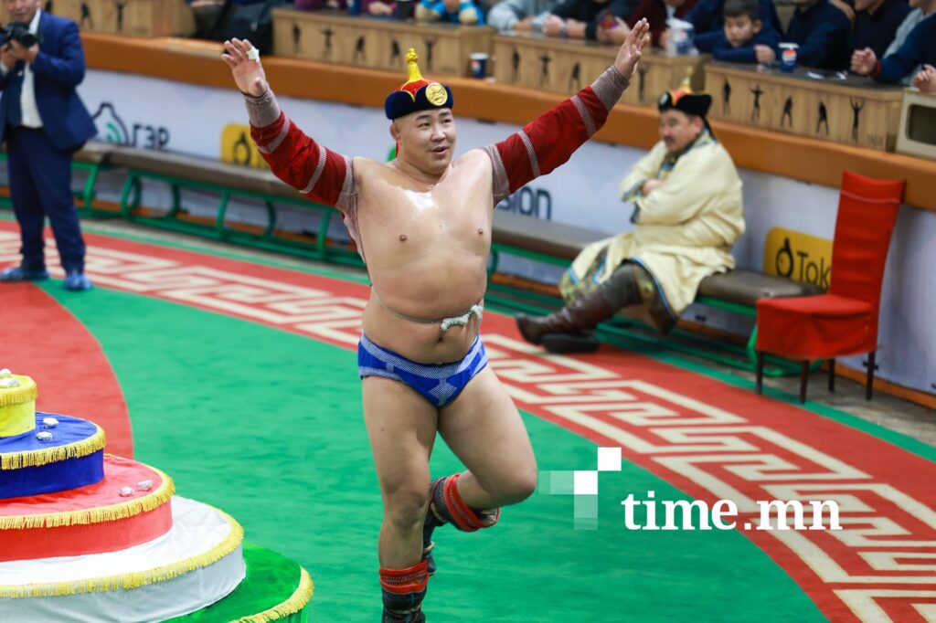 Улсын аварга О Хангай сар шинийн барилдаанд хоёр жил дараалан түрүүллээ