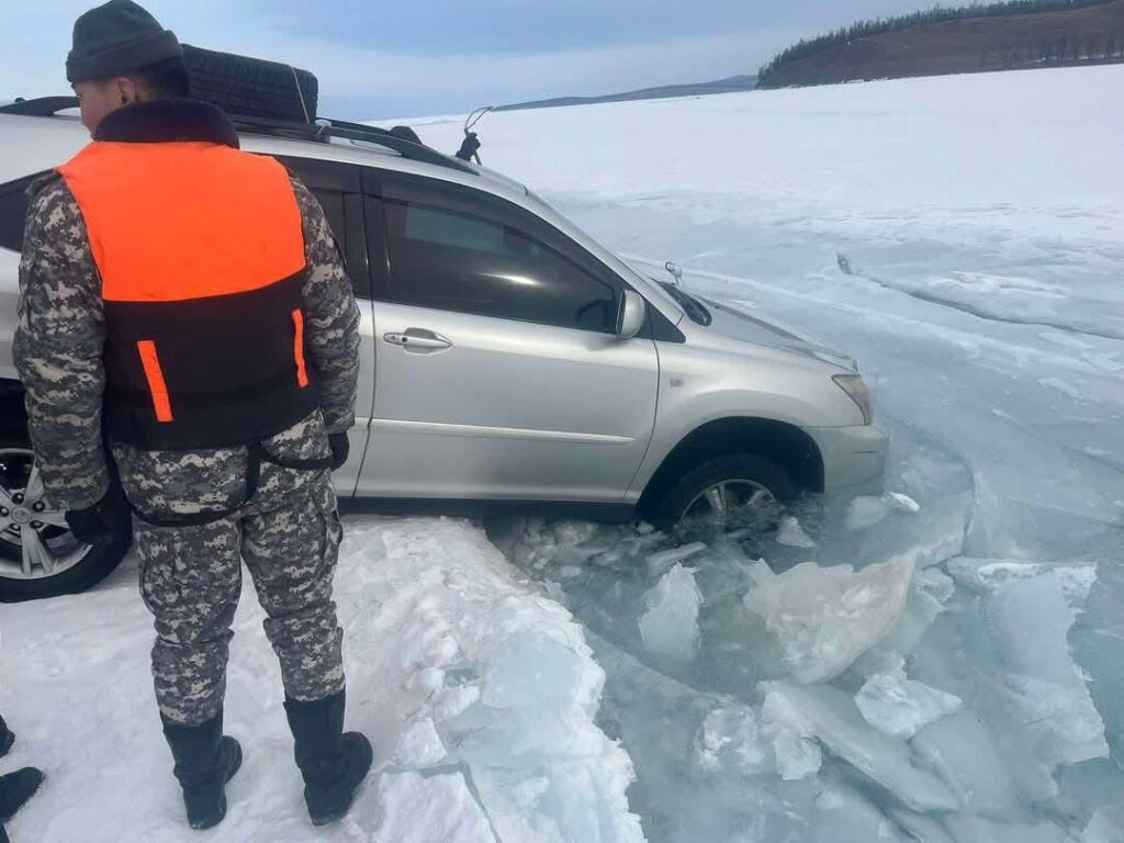 Хөвсгөл нууран дээгүүрх мөсөн замаар зорчихгүй байхыг анхааруулж байна