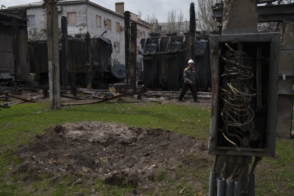 Эрчим хүчний дэд бүтцэд цохилт өгсөн талаар Орос Украин харилцан нэгнээ буруутгалаа